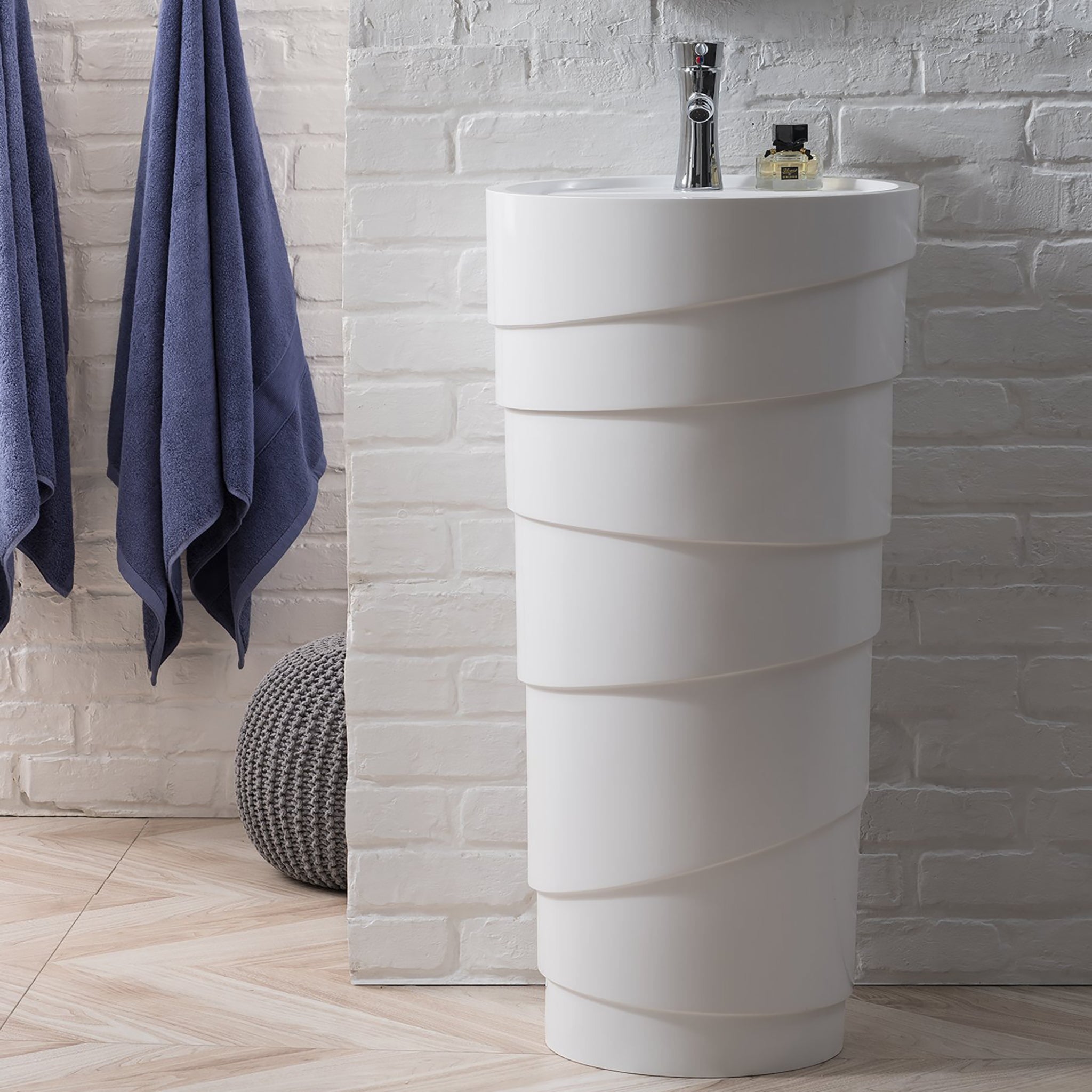 The Quebec Pedestal sink – James Martin Vanities
