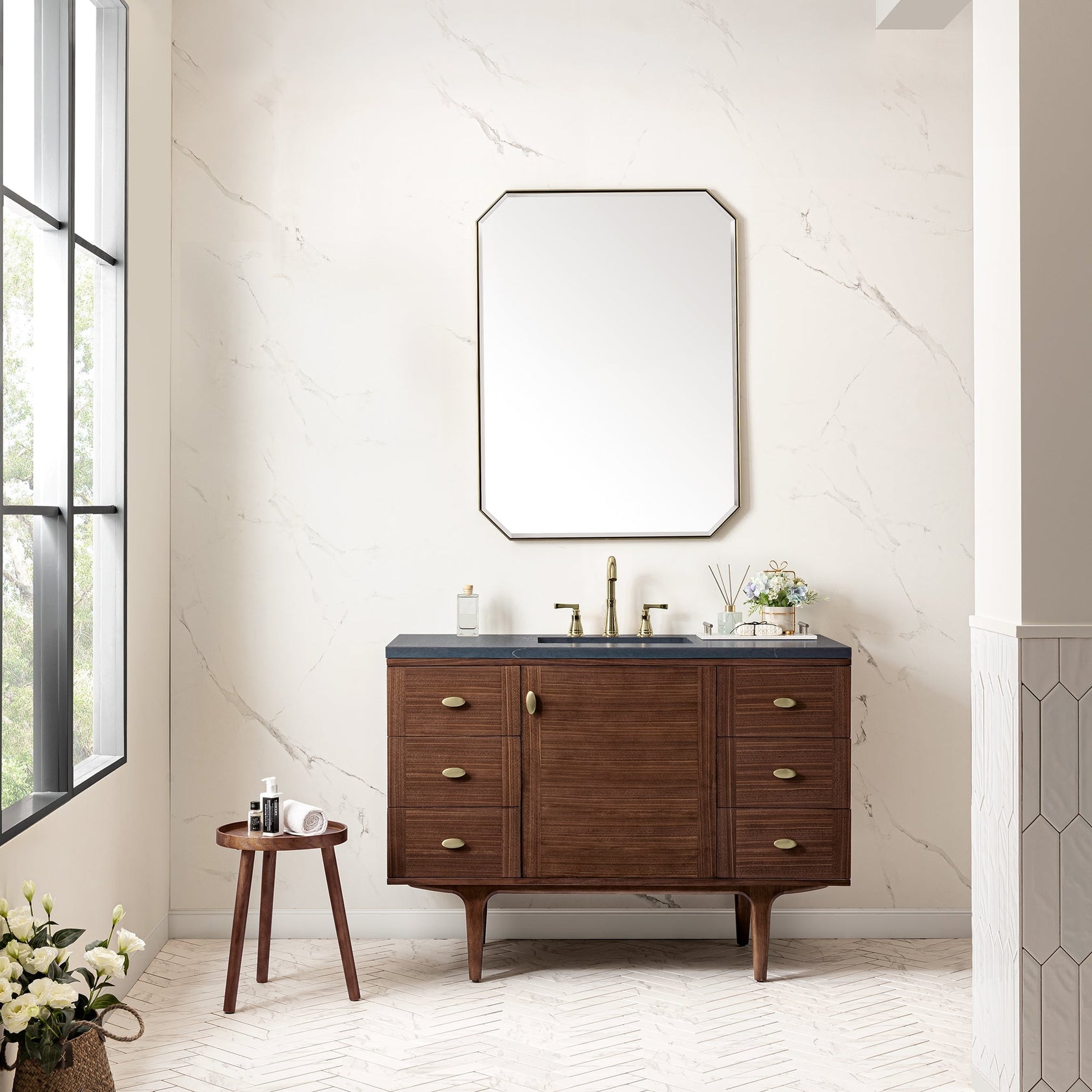 The Amberly Collection – James Martin Vanities